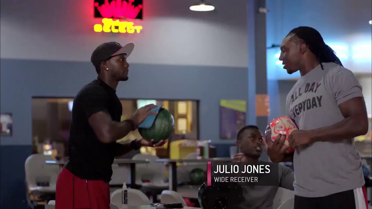 Julio Jones, Roddy White, and Harry Douglas go Bowling. NFL Films - YouTube