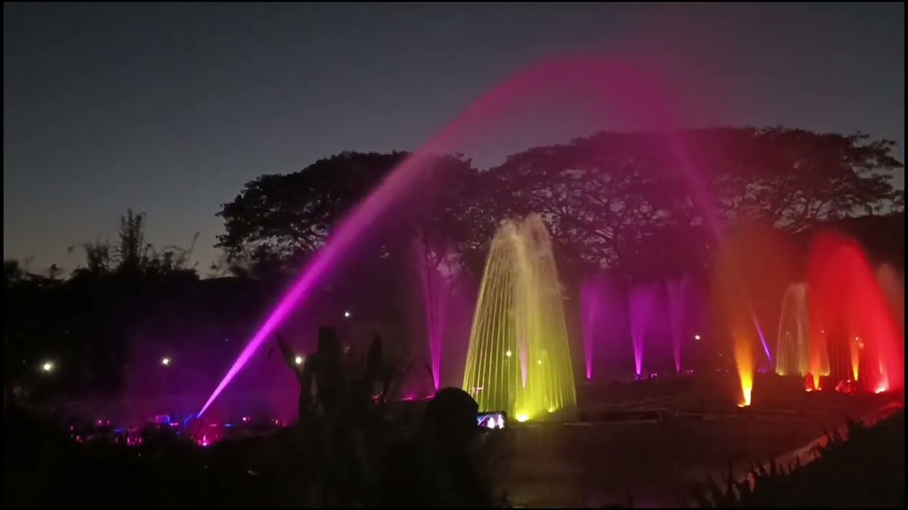 Hubli Glasses Park Water Sprinklers Show🤯 - YouTube