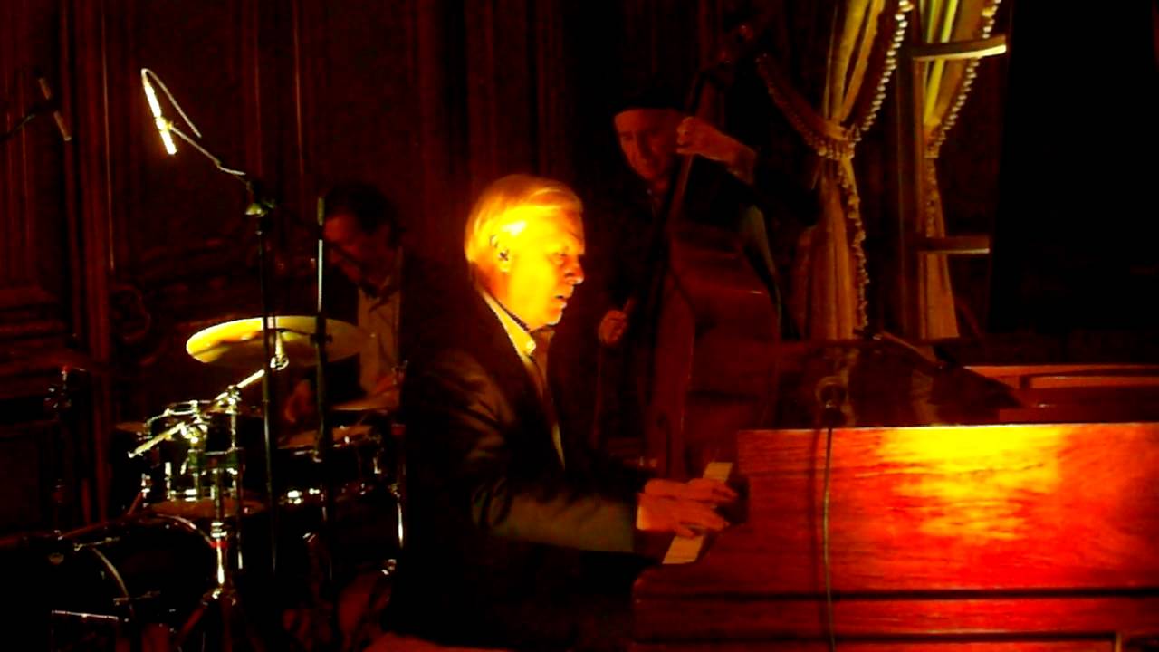 Jazz a la Embajada de España en Francia de Ignasi Terraza Trio - YouTube