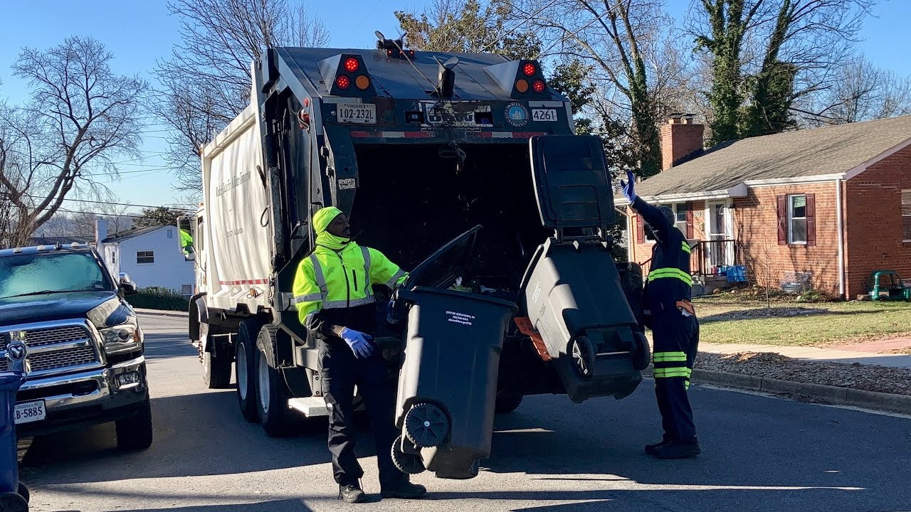 Alexandria's Older MRU Ez-Pack Rear Loader on Trash - YouTube