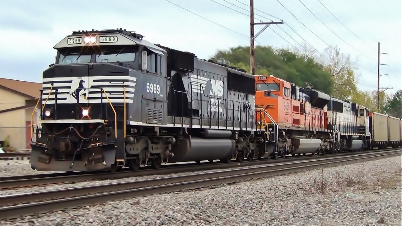 Norfolk Southern SD60E Leads Empty BNSF Coal Train, Ottumwa, IA 10/15 ...