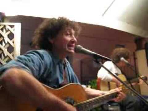 gorilla Sbronzi di Riace - YouTube