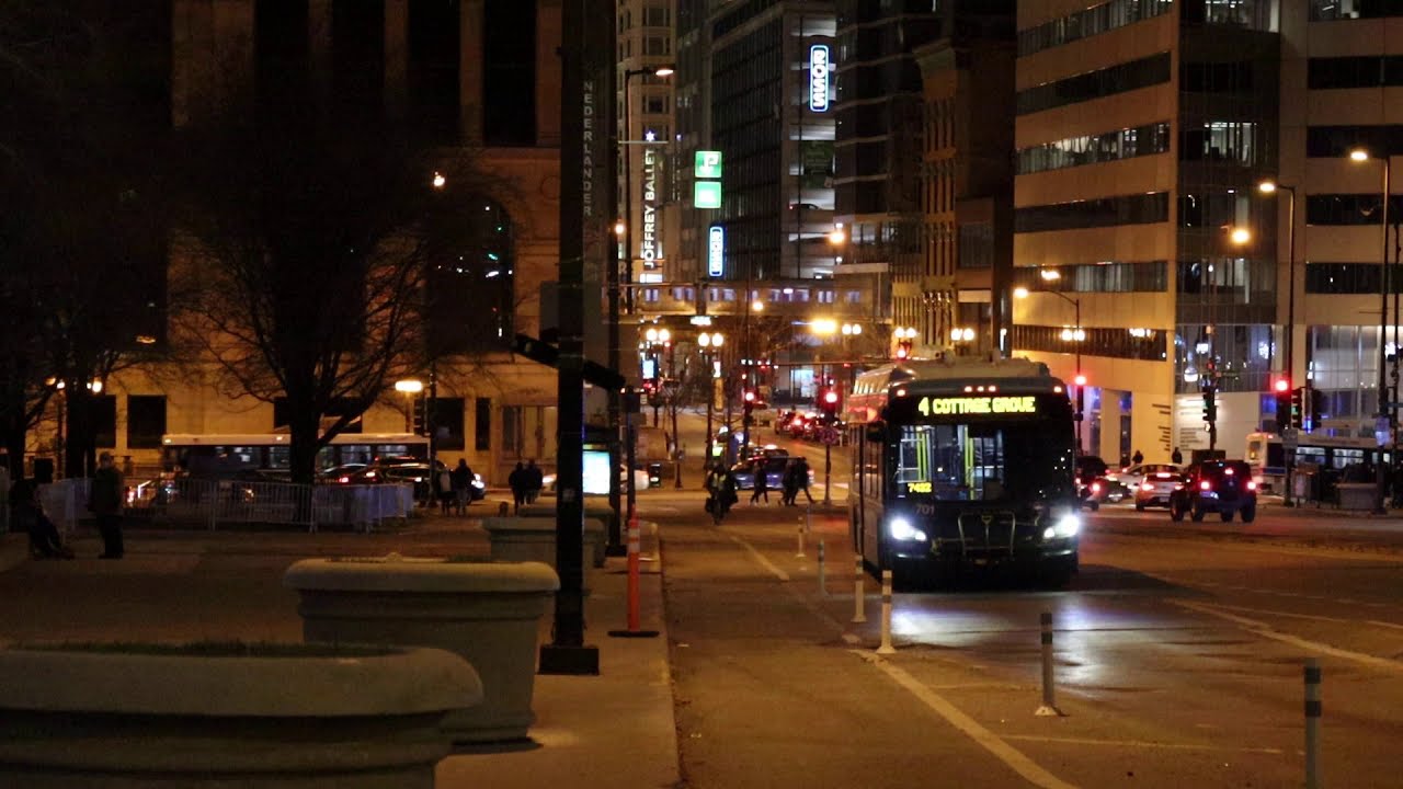 CTA Bus 701 XE40 on Rt 4 - YouTube