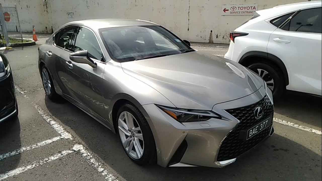 Lexus IS 300 Luxury 2.0T 8AT Sonic Titanium facelift walkaround ...