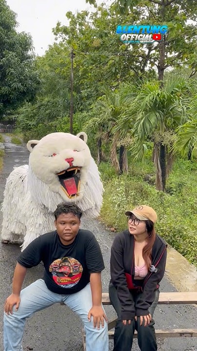 Lagi pacaran dimakan can macanan - YouTube