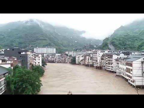 Döbbenetes számok a kínai Jangce folyó áradásával kapcsolatban - YouTube