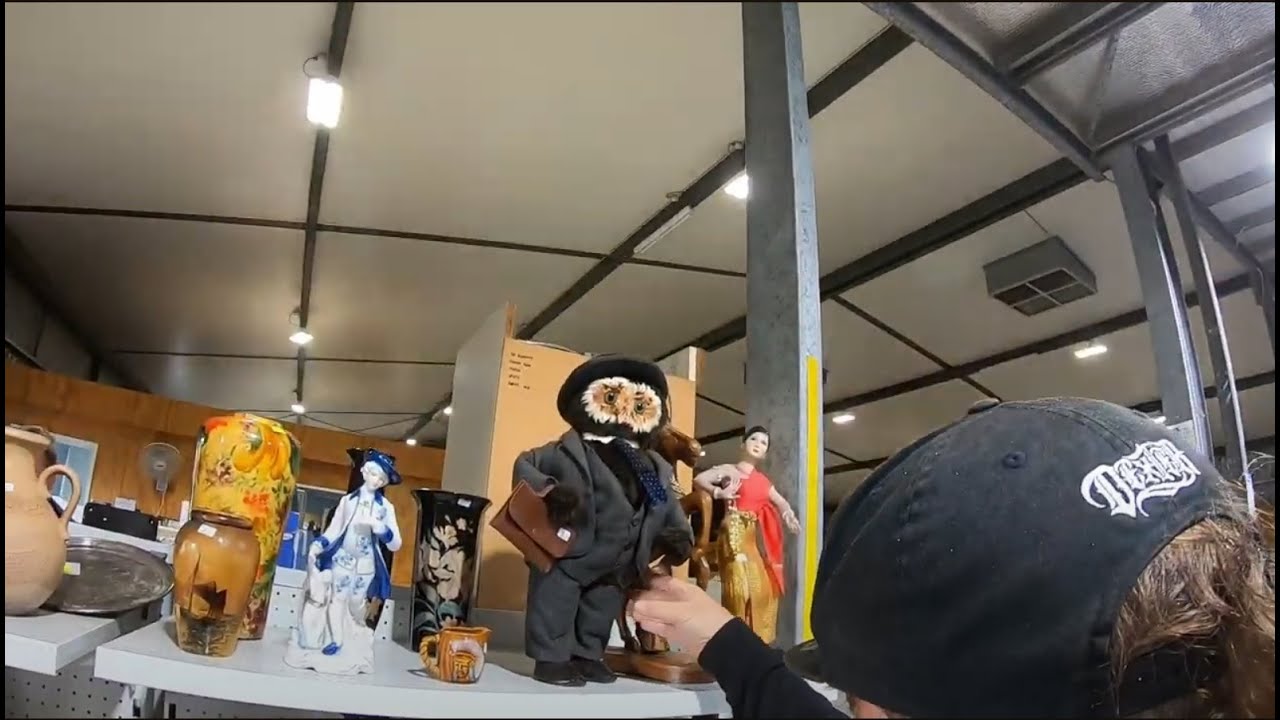 BUSY FINGERS OP SHOP THRIFT STORE SORRY FOR THE STROBE IT ALWAYS DOES ...