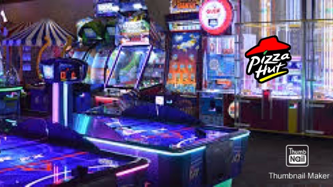 Me Playing Pizza Hut Arcades I WON A BALL!! - YouTube