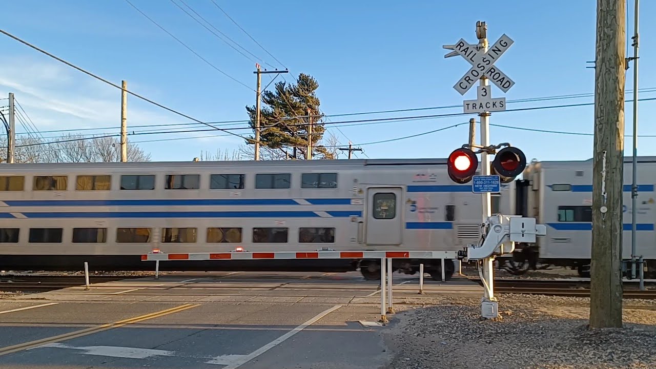 LIRR 501 Double Decker Train - New Highway Railroad Crossing #2 ...