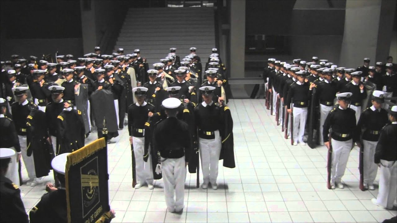 Escuela Médico Naval. Preparación para desfile militar. 16 septiembre ...