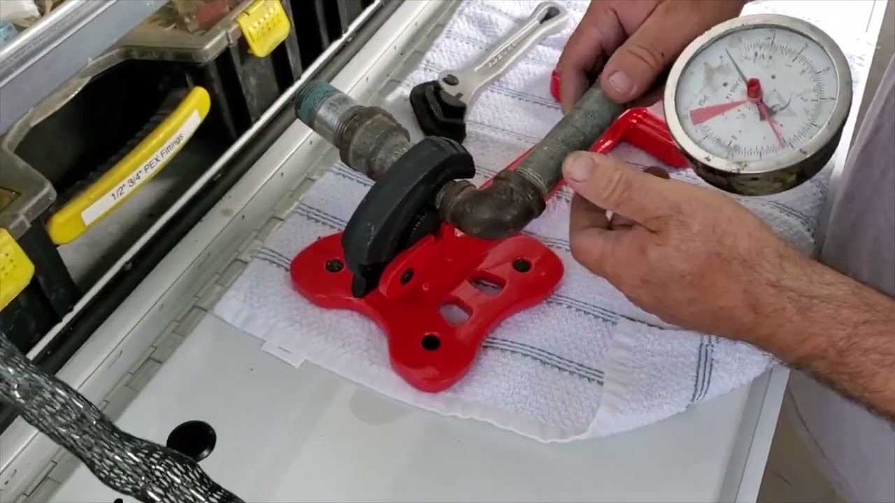 Pipe Vise Roughneck 2" Capacity Portable Aluminum Pipe Vise - YouTube