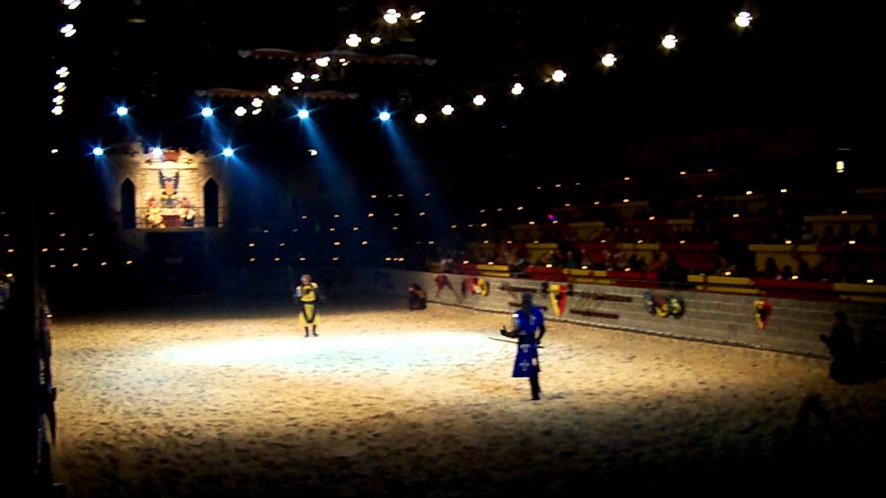 Medieval Times - Blue Knight fights Yellow Knight with melee weapons ...