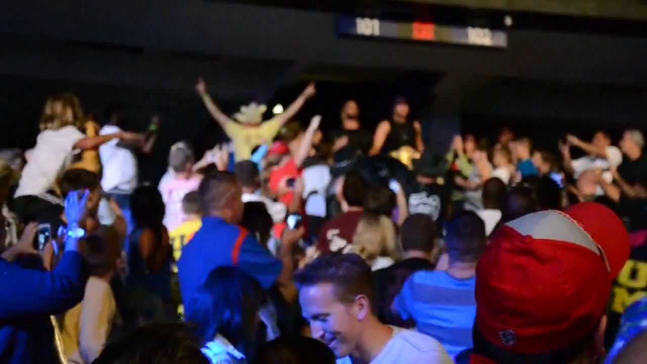 The Shield Entrance, WWE Smackdown 11/01/13 - YouTube