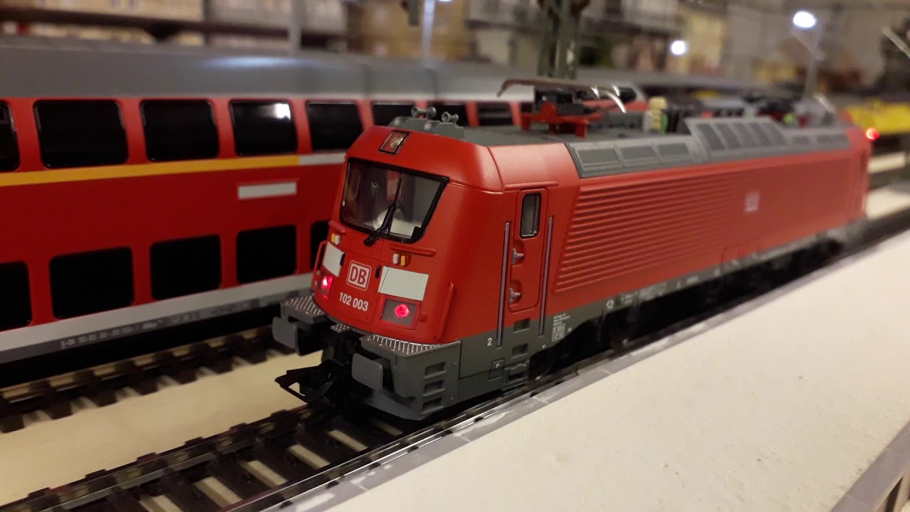 Märklin BR 102 von Skoda Typ 109 E (36202) - YouTube