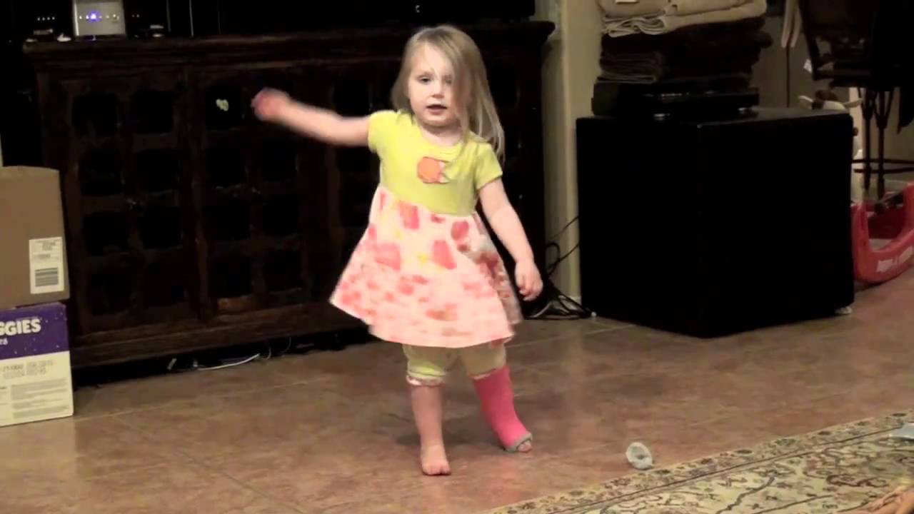 Macyn Broken Leg Dancing - YouTube
