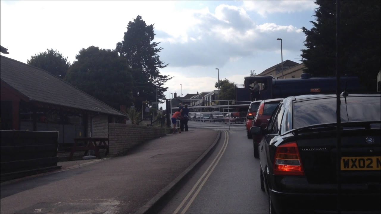 Lydney Town Level Crossing - YouTube