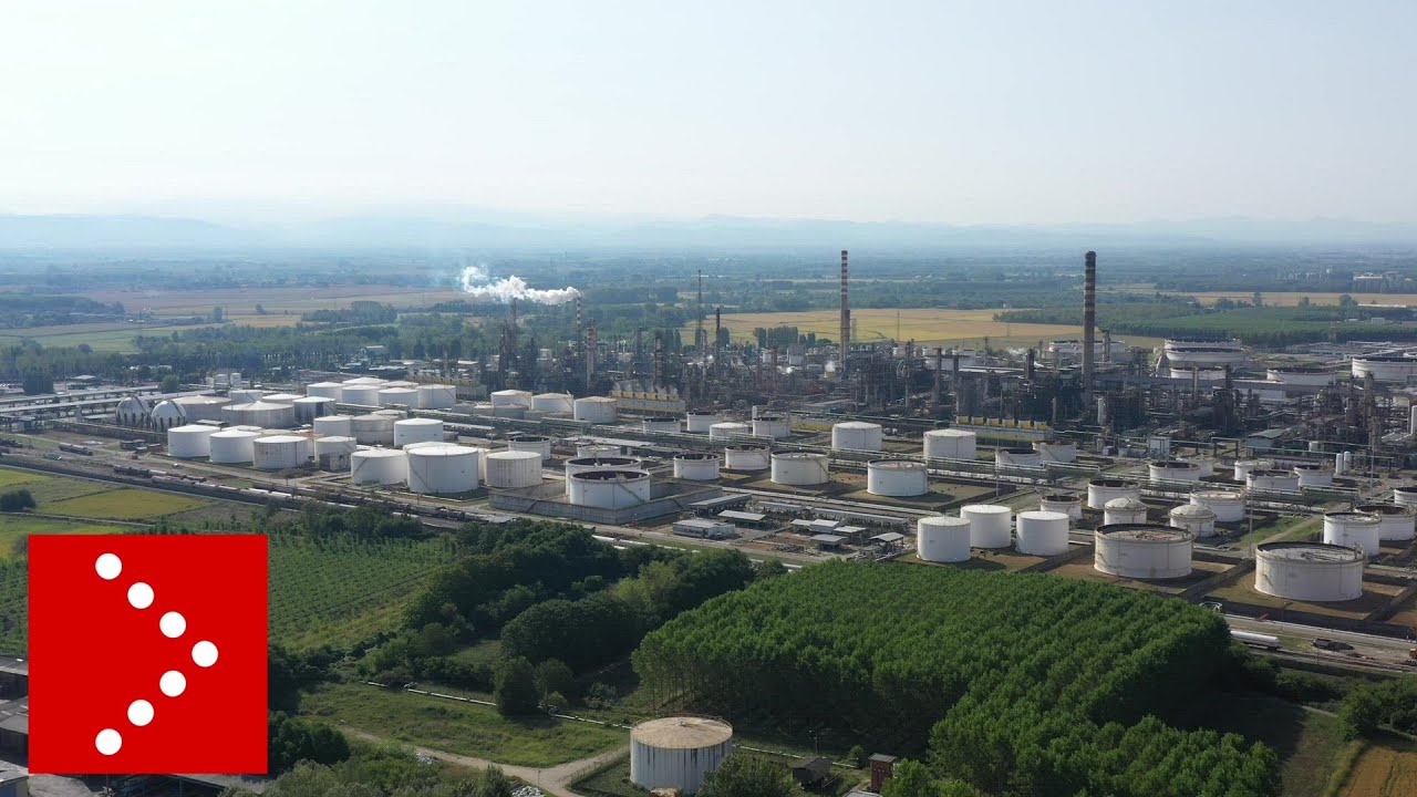 Sannazzaro de' Burgondi: la raffineria vista dal drone - YouTube