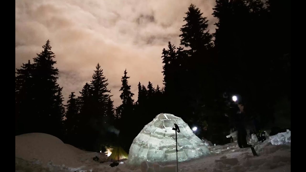 Un iglou presque parfait! - YouTube