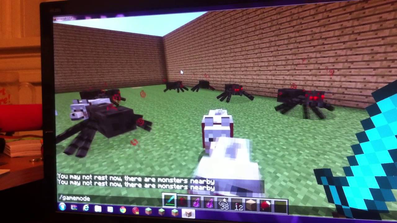Minecraft Wolves vs Spiders mini battles - YouTube