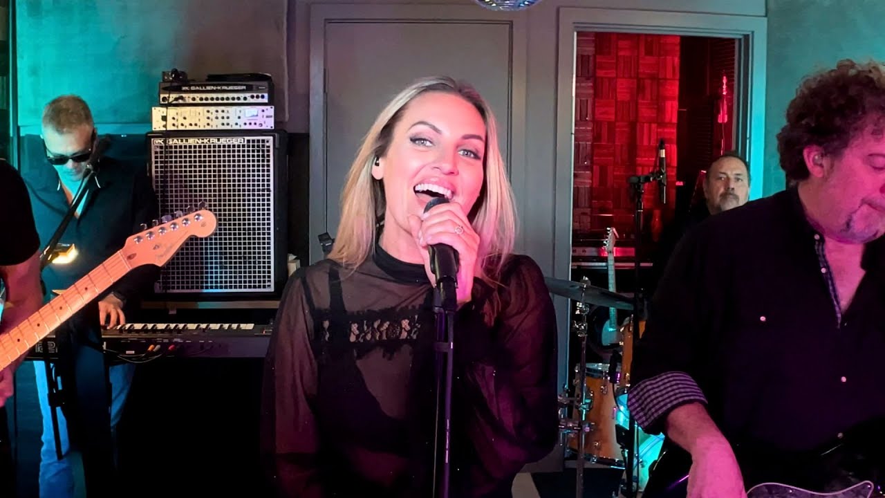 Spinning Around | Live Band performance (Kylie Minogue) | Sing It Live ...