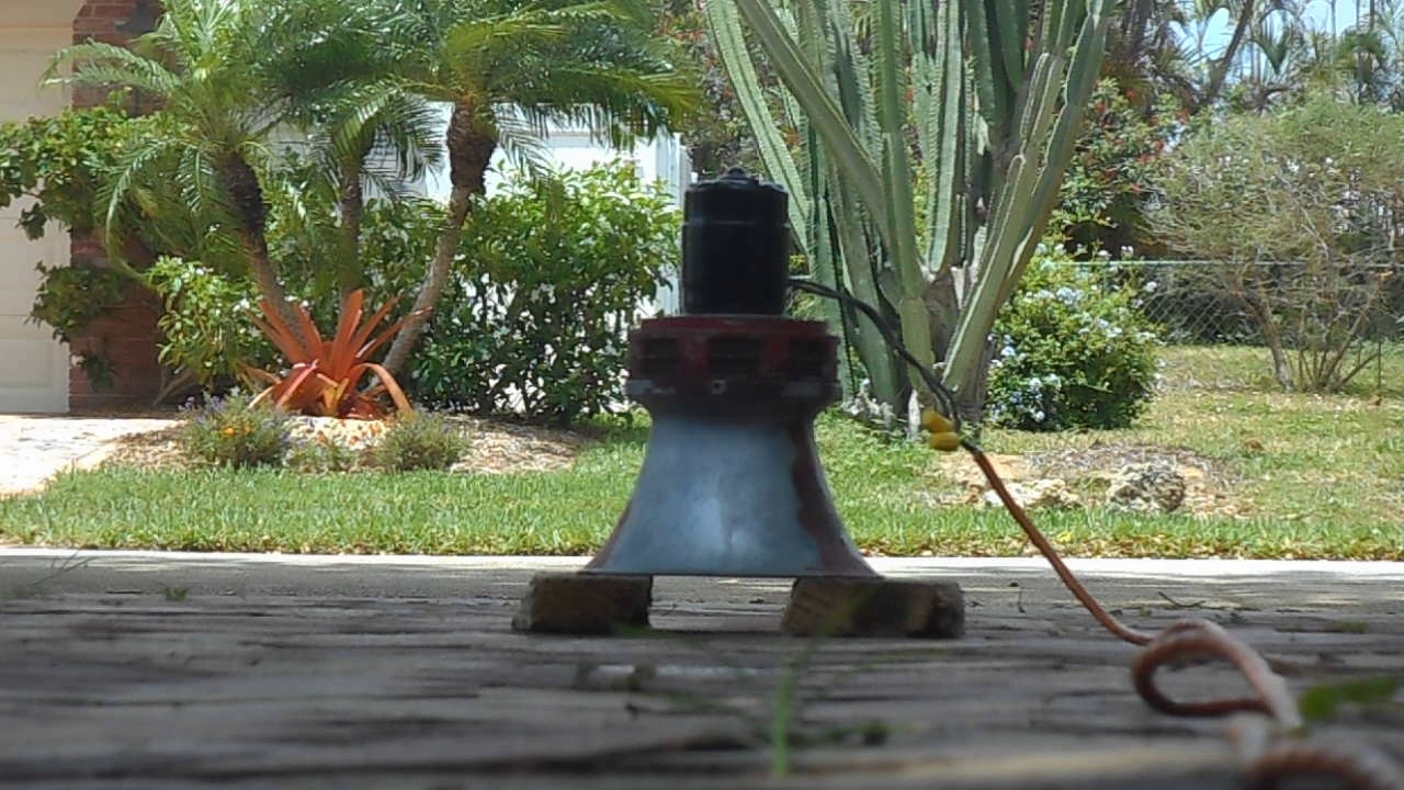 Federal Signal Model D - Short Blast Before Restoration - YouTube