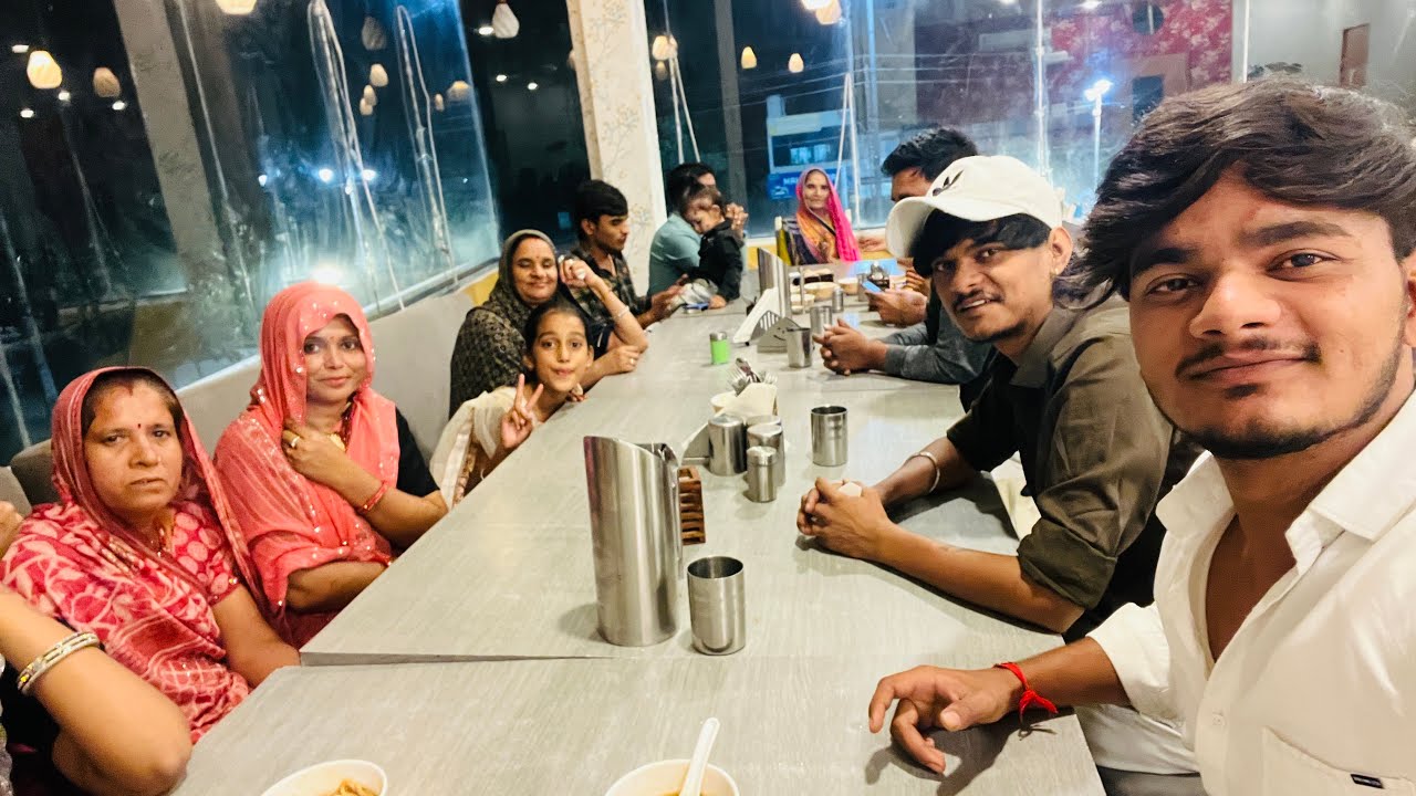 Puri Family ak sath restaurant me ☺️|| lalit sharma || - YouTube
