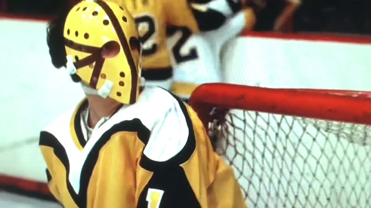 Slap Shot- Reggie Dunlop VS Tommy Hanrahan - YouTube