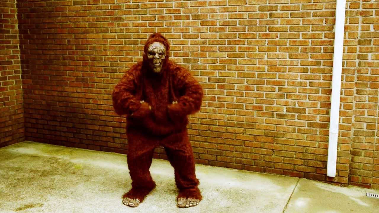 DanceQuatch - Dancing Sasquatch does the Colin Kaepernick Endzone Dance ...
