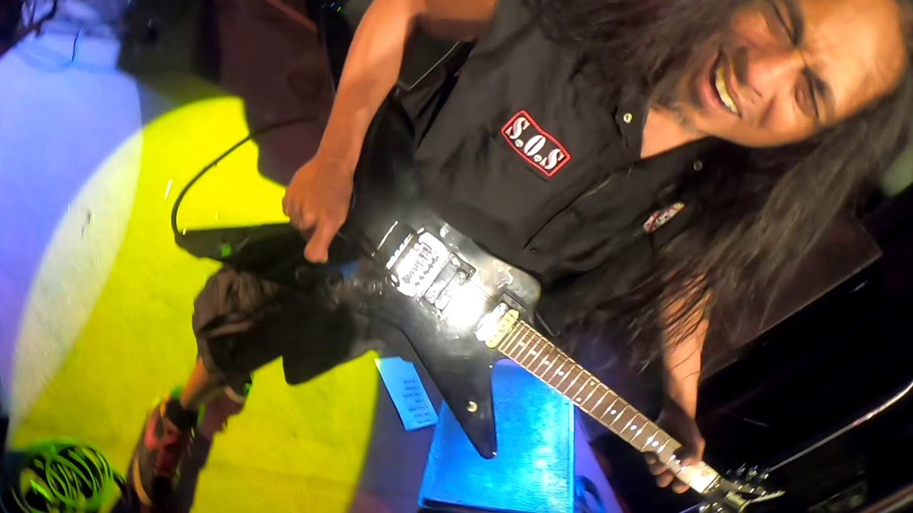 Razor Ray shreds a solo live @ S.O.S show - YouTube