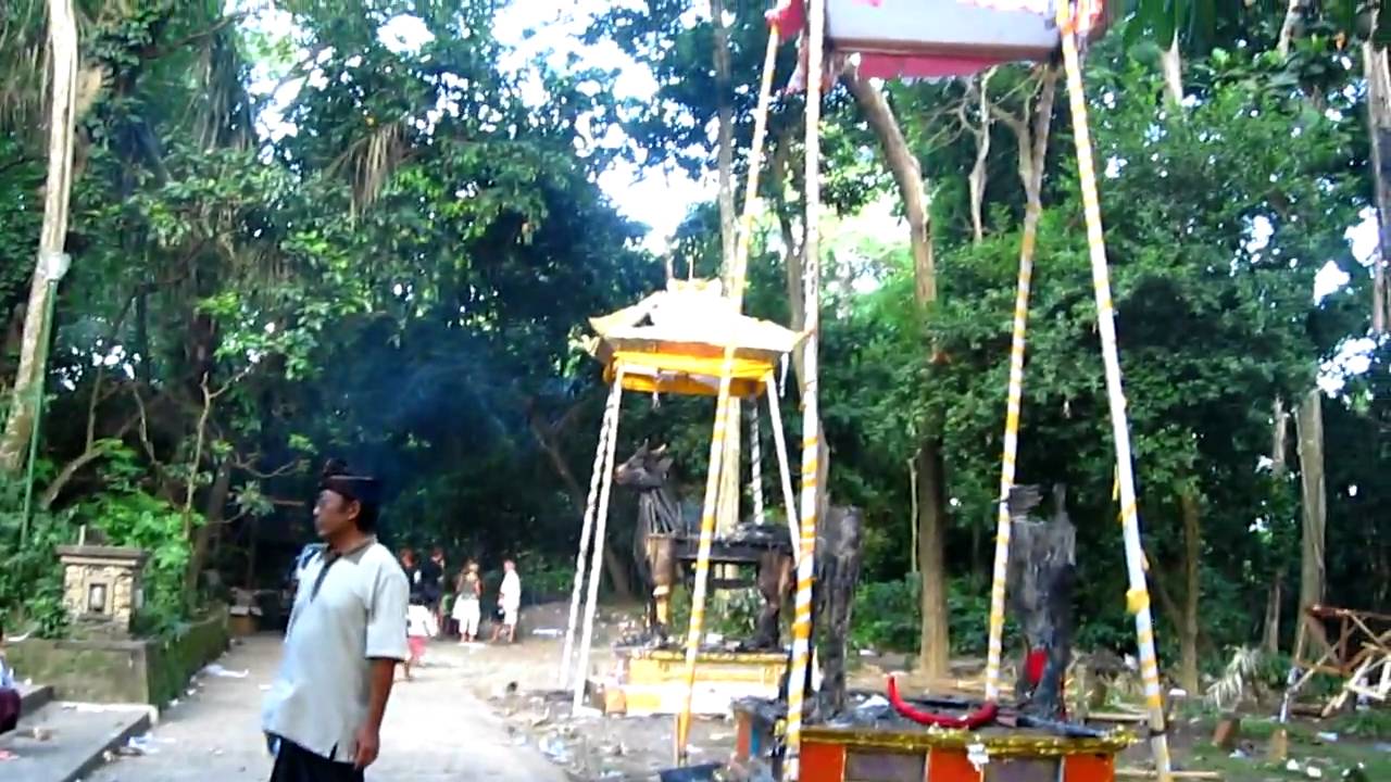Double Funeral Pyre Cremation Ceremony, Sacred Monkey Forest, Ubud ...