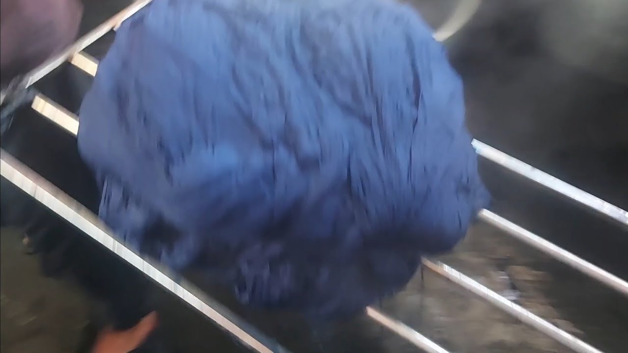 Blue color karne ka tarika | fabric dyeing process - YouTube