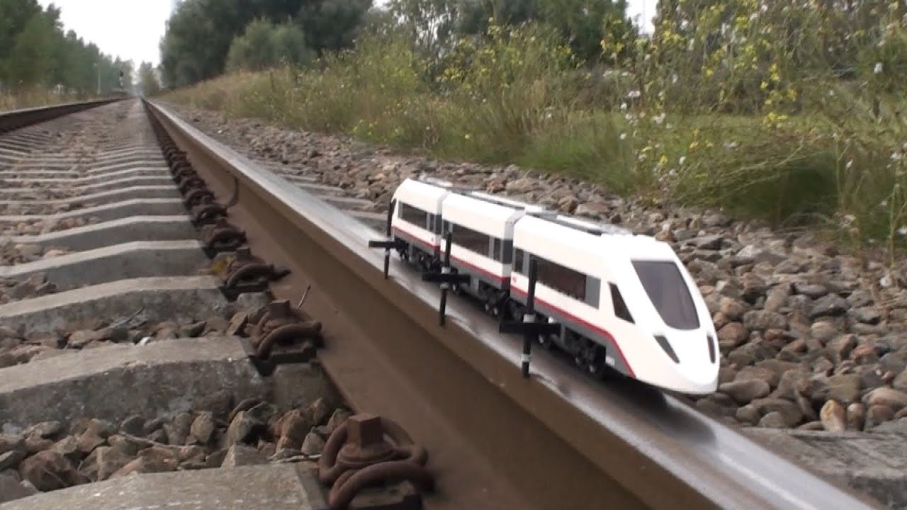 Lego trein op echte rails - YouTube