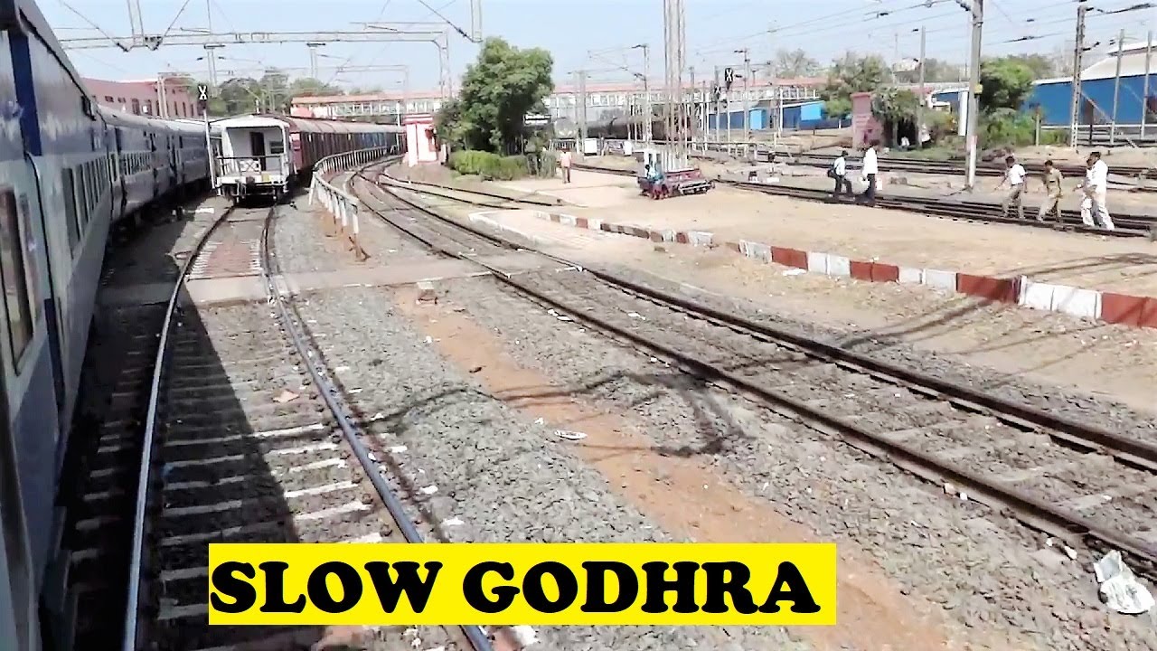 WAP4 Brake + Honk Let Me Skip | Maharashtra Sampark Kranti At Godhra ...