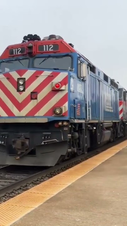 Amtrak #203 starts off a three way meet at Naperville! (1/2/23) - YouTube