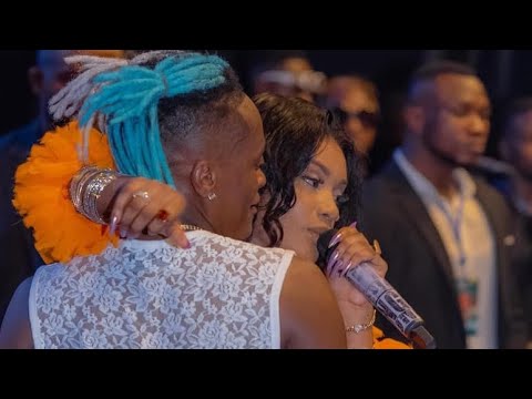 Rebo Tshulo parle de sa prestation et de son bisou 😘 à Innoss'B. Suivez ...