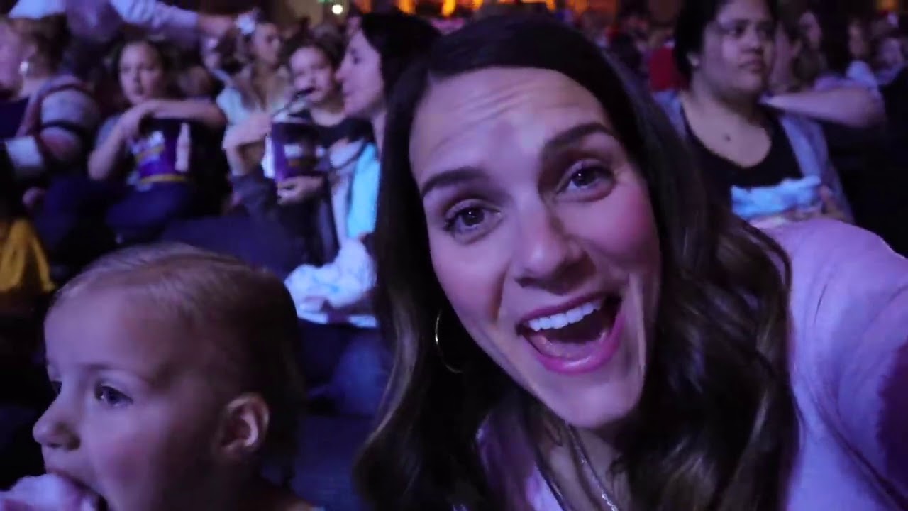 DISNEY ON ICE WITH A REAL LIFE PRINCESS | DISNEY PRINCESSES IN REAL ...