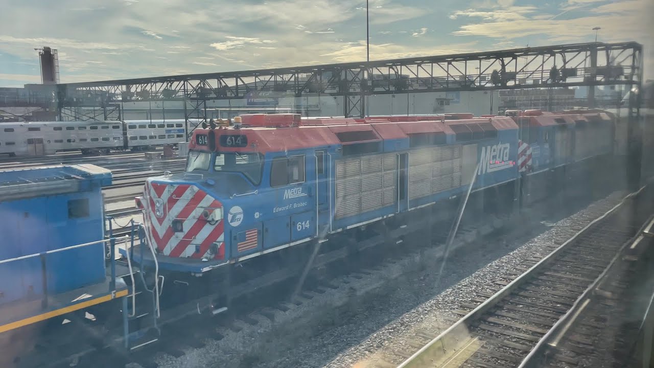 Metra F40C’s and other units in the Metra Deadline at Western Ave coach ...