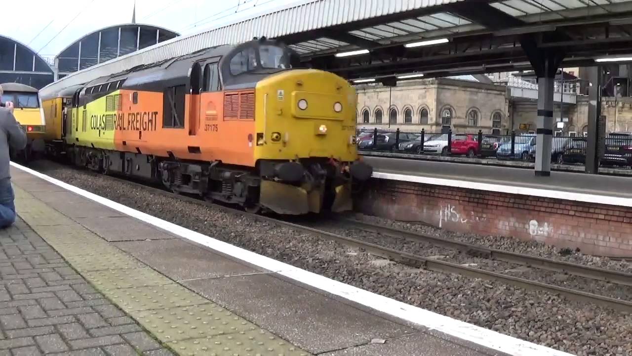 ** NEW ** TnT Colas Class 37s - 37175+37219 On 1Q95 With Tones And ...