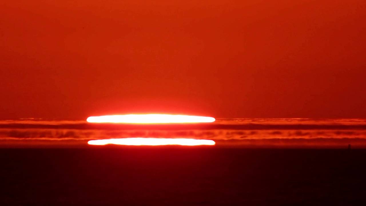 Rare sunset mirage,mirage of the sea surface in the duct October 8 ...