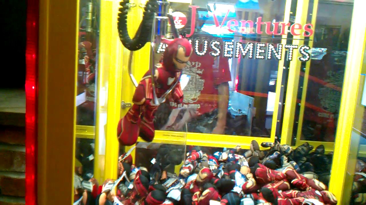 Toy Soldier Claw Machine @ Gophers Grill More avengers please - YouTube