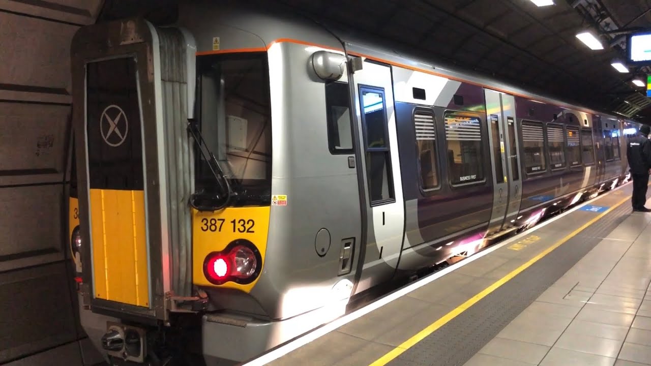 Heathrow Express Train Class 387 at Heathrow Terminals 2/3 - YouTube