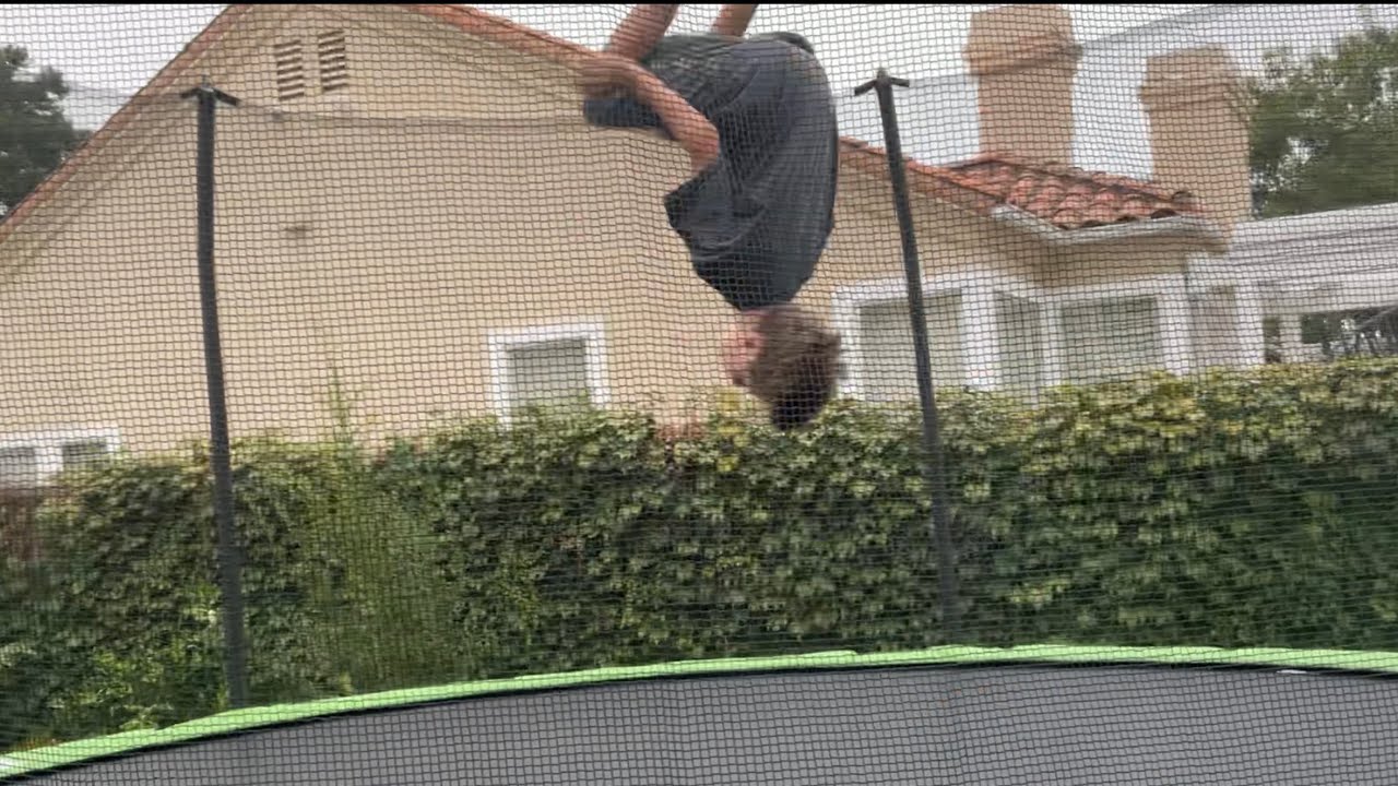 How to do a backflip in 5 steps on a trampoline #shorts - YouTube
