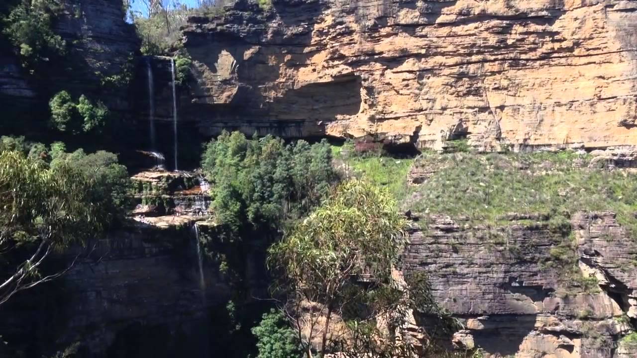 Three Sisters viewed from Furber Steps bushwalk - YouTube