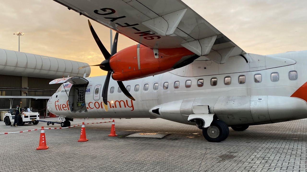 Firefly ATR 72-500 Takeoff from Sultan Abdul Aziz Shah Airport - YouTube