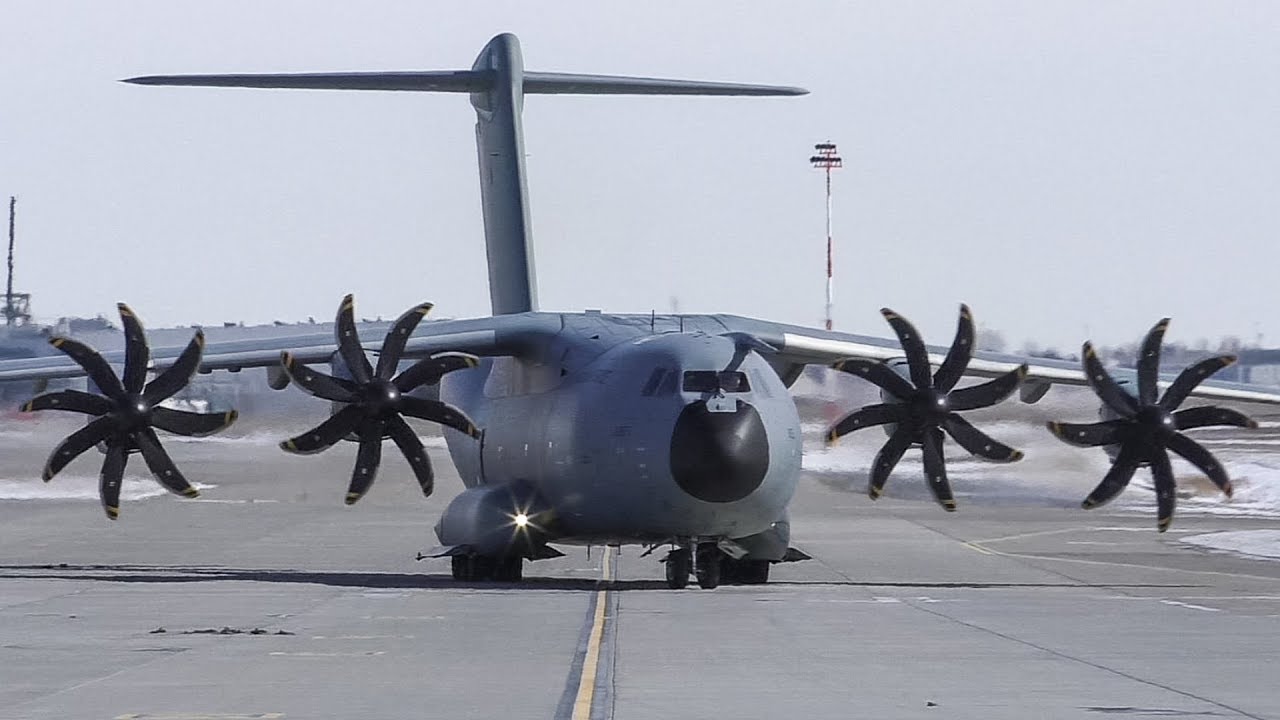 Royal Air Force Airbus A400M "Atlas" Landing at Calgary Airport - YouTube