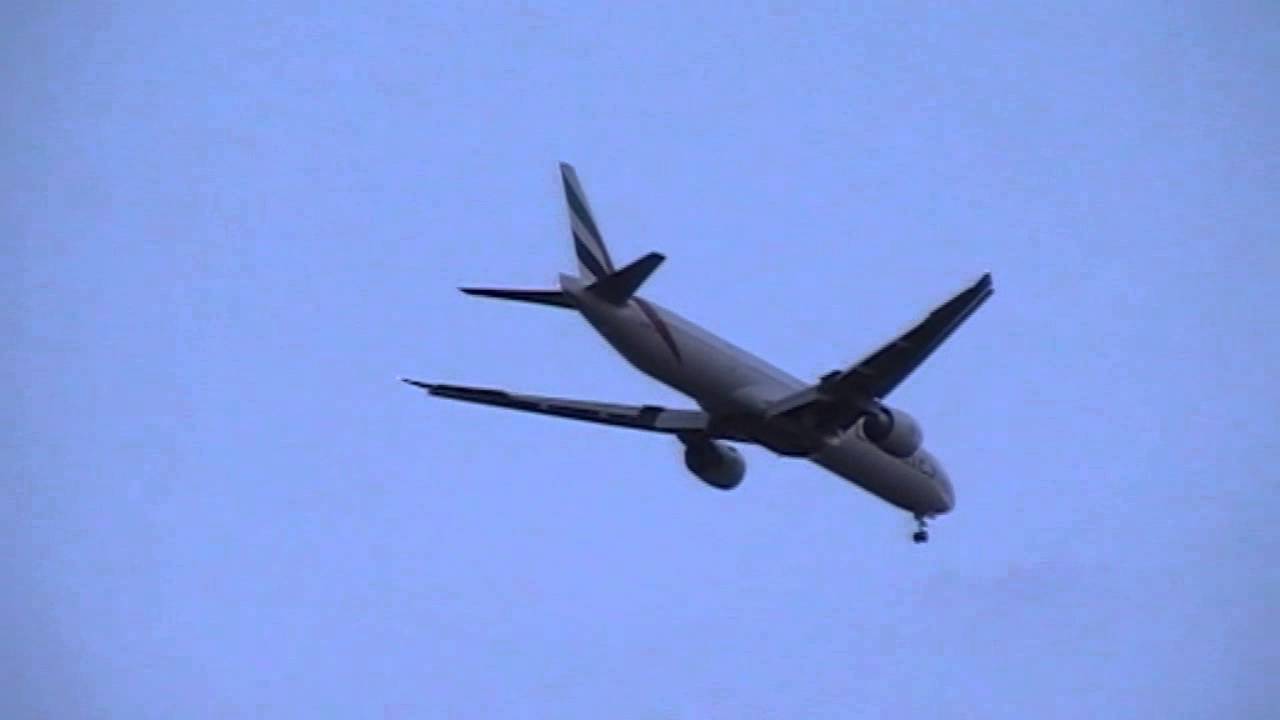 Emirates Boeing 777-300 A6-EBM On EK19 Heading To Manchester Airport On ...