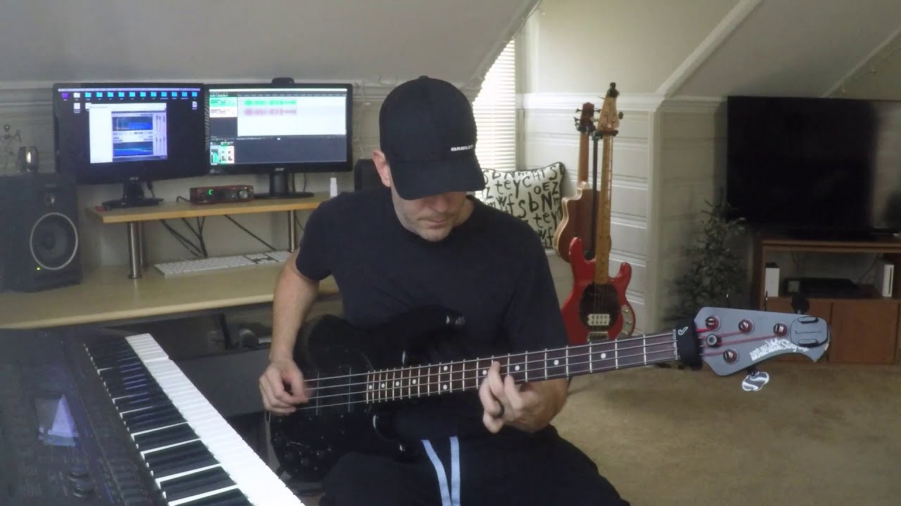 Quick Solo bass arrangement of Layla - YouTube