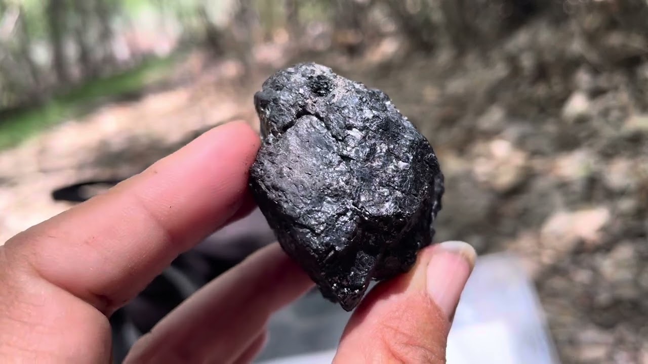 Black Shiny Rock Identification 1,845 Black Shiny Rocks Stock Photos,