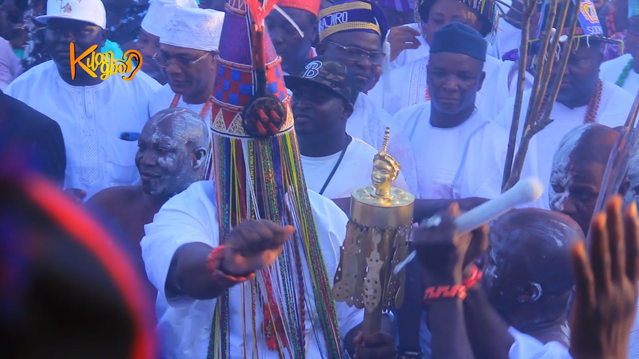 Watch: OONIRISA WEARS ONCE IN A YEAR ACIENT CROWN "THE SCARED AARE ...