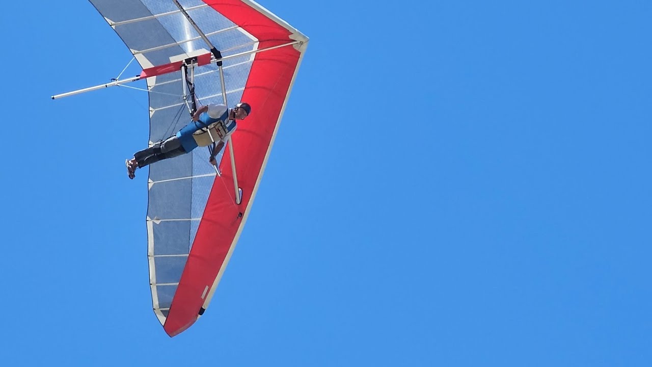 Goto Launching and Landing His Hang Glider at Makapu'u 7-5-24 - YouTube